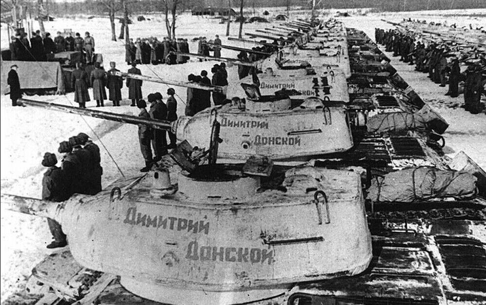 Очень интересные и знаковые фотографии. Танковая колонна, которую ...